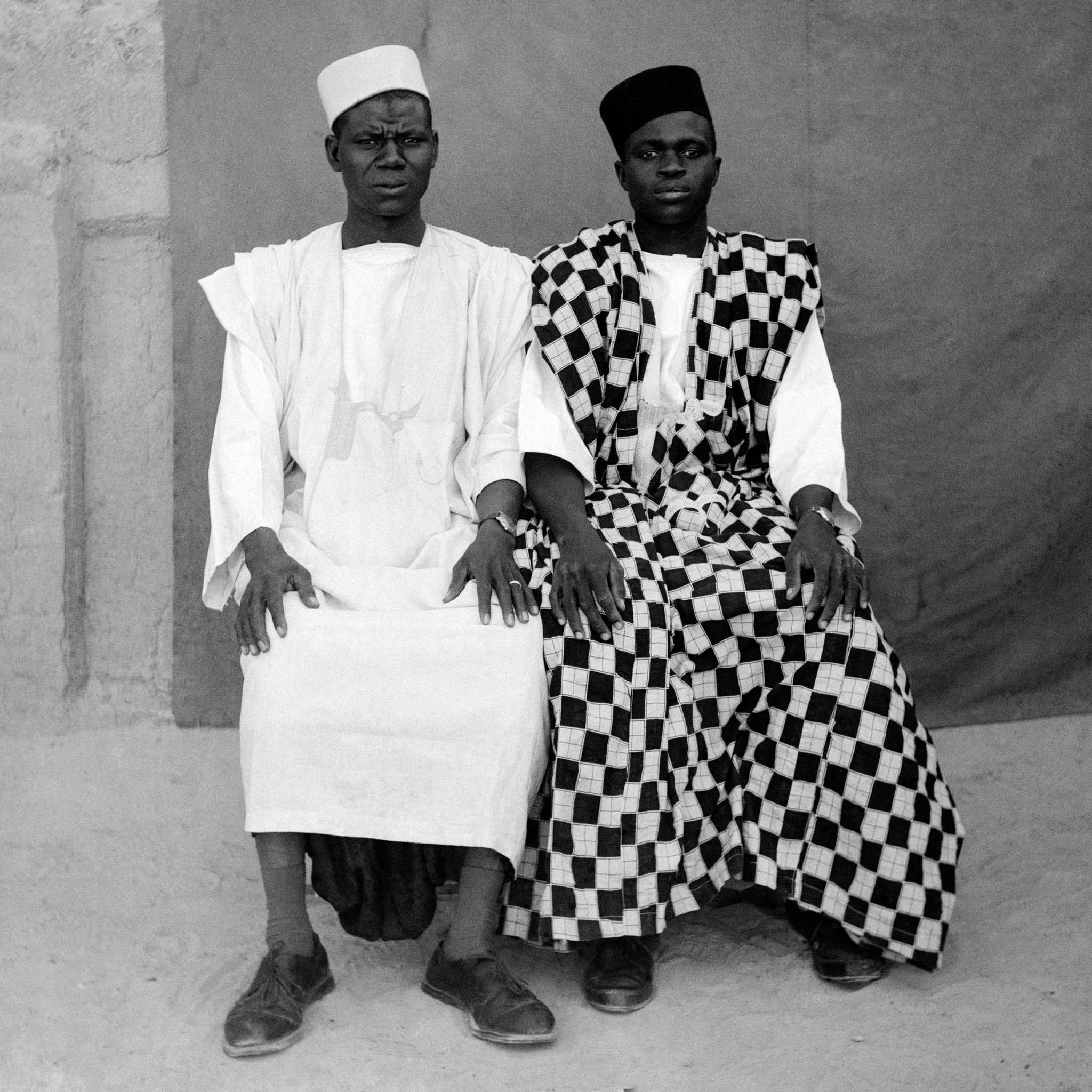R6089/2 Photograph 'Untitled' - Fashioning Africa